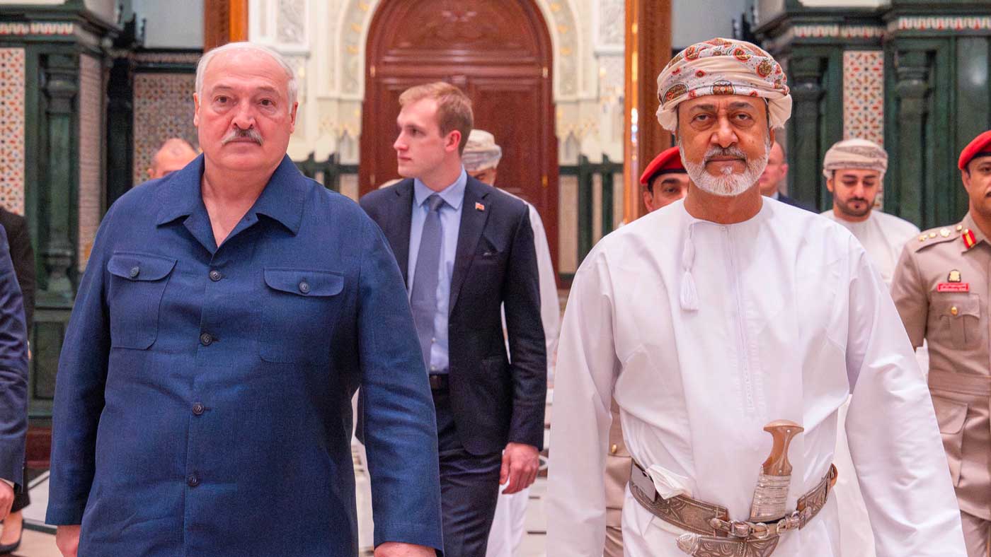 Le sultan d'Oman reçoit le président biélorusse au palais Al Baraka