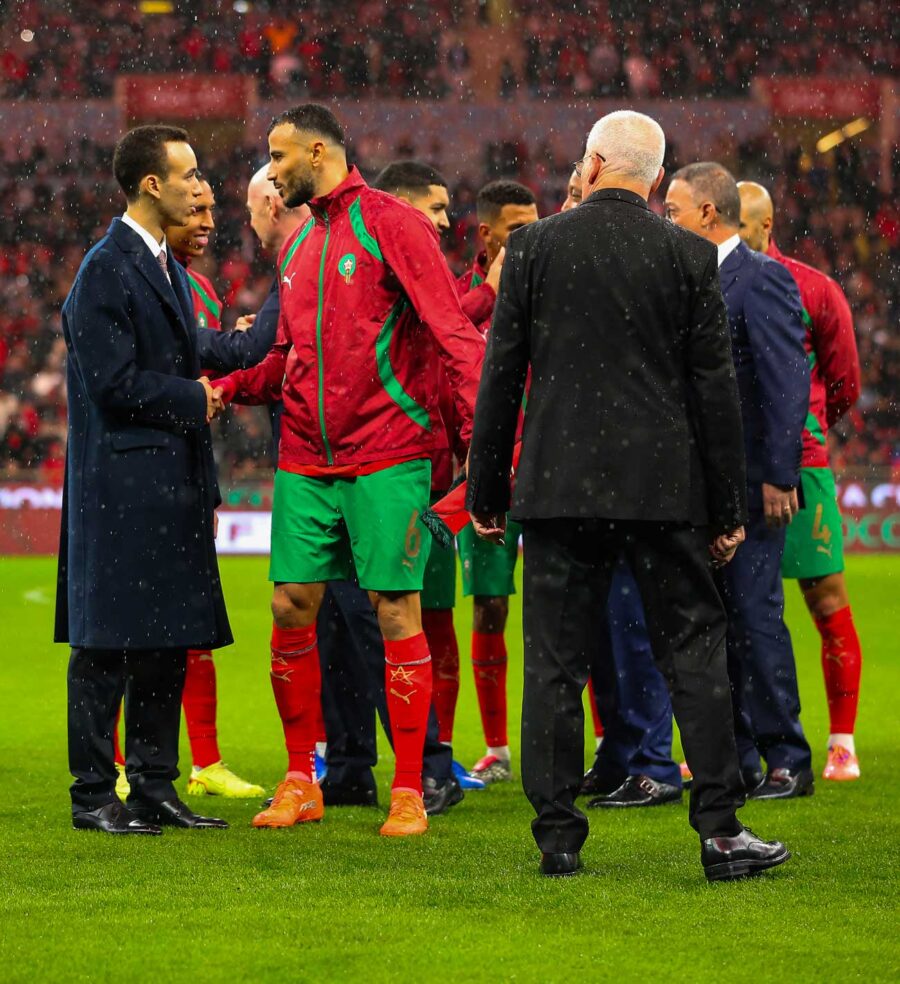 Le prince héritier du Maroc ouvre la CAN sous la pluie