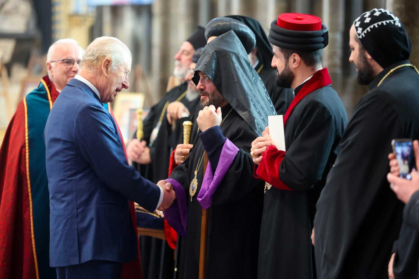 Le roi Charles III répand la joie de l'Avent lors d'un service ...