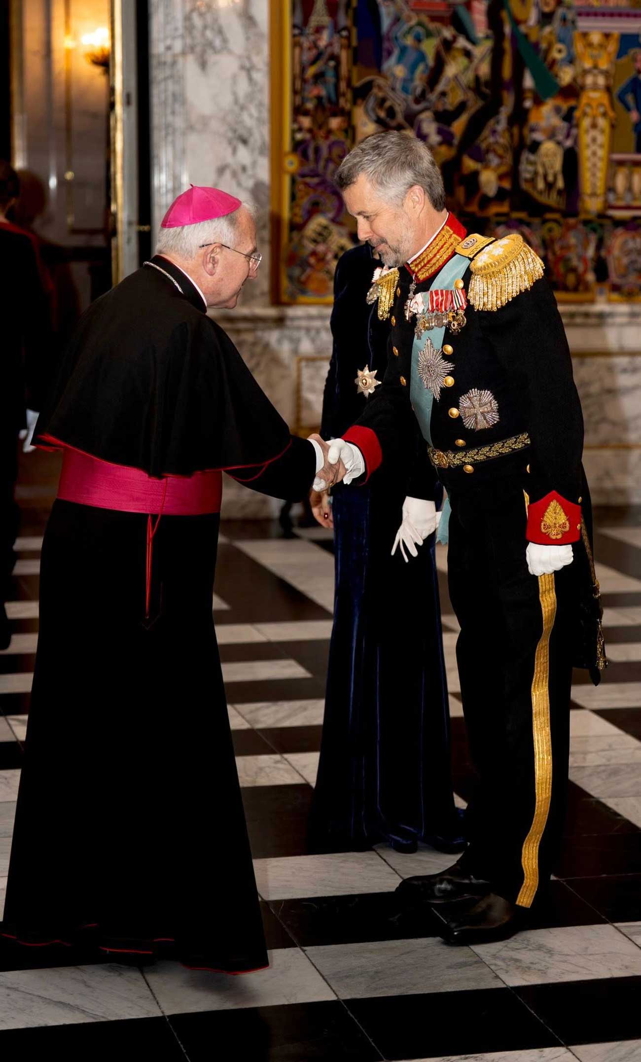 Le roi Frederik X et la reine Mary réunissent les ambassadeurs ...