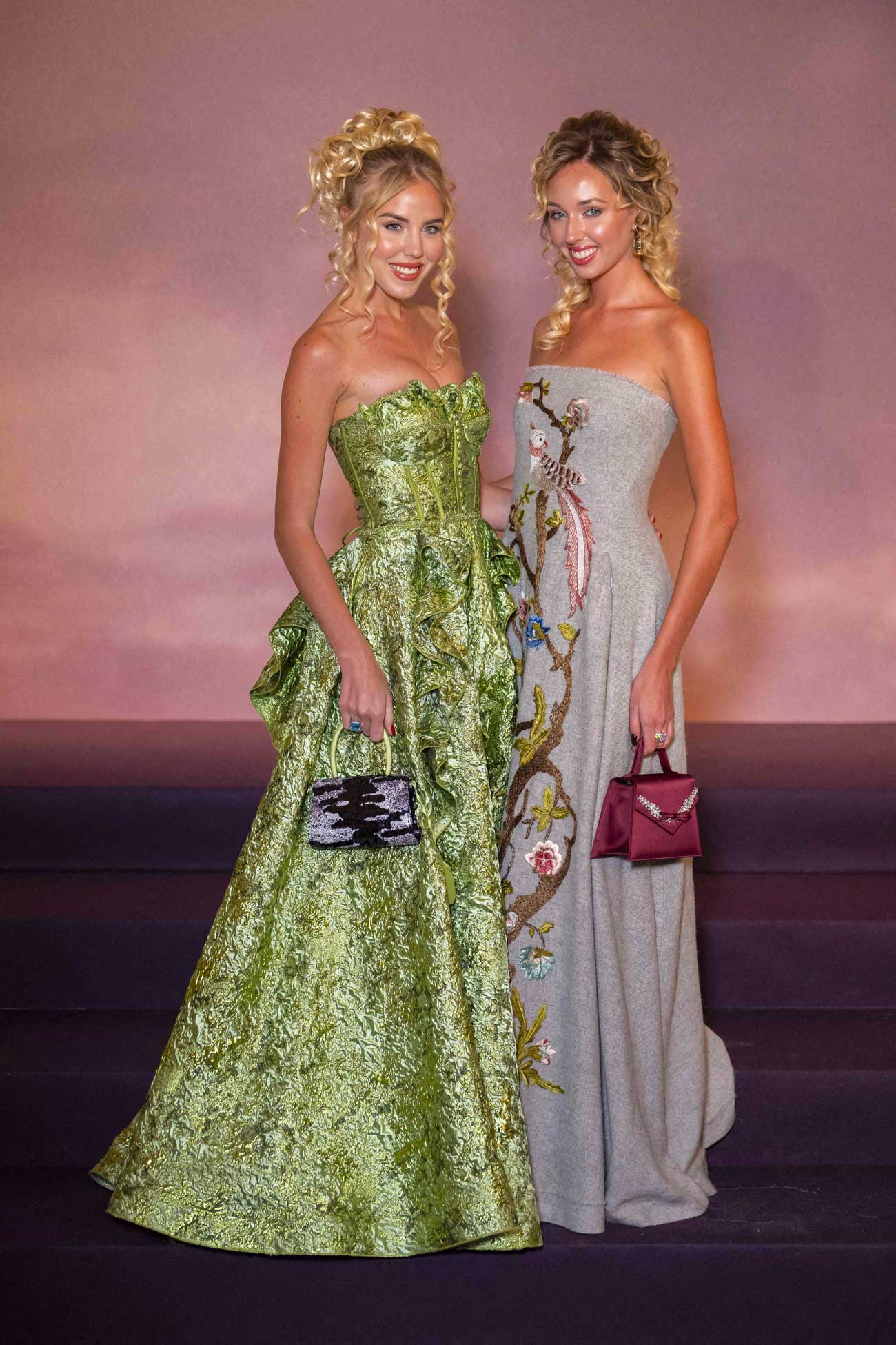 Les princesses Maria Carolina et Maria Chiara font sensation à l'avant ...