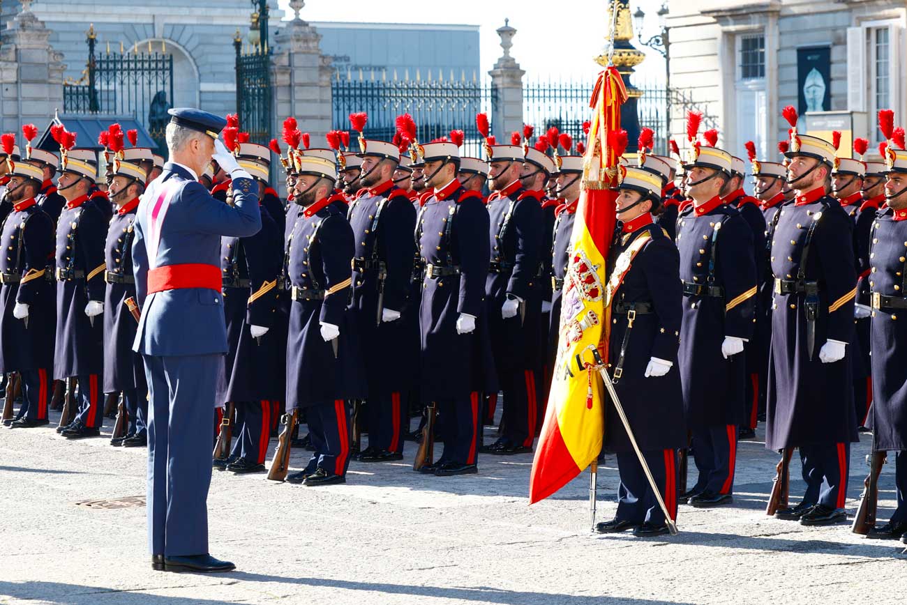 König Felipe, Königin Letizia und Prinzessin Leonor beginnen das Jahr ...