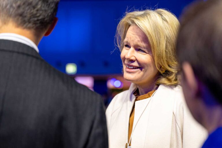 La reine Mathilde à Davos avec le roi Philippe le jour de son anniversaire