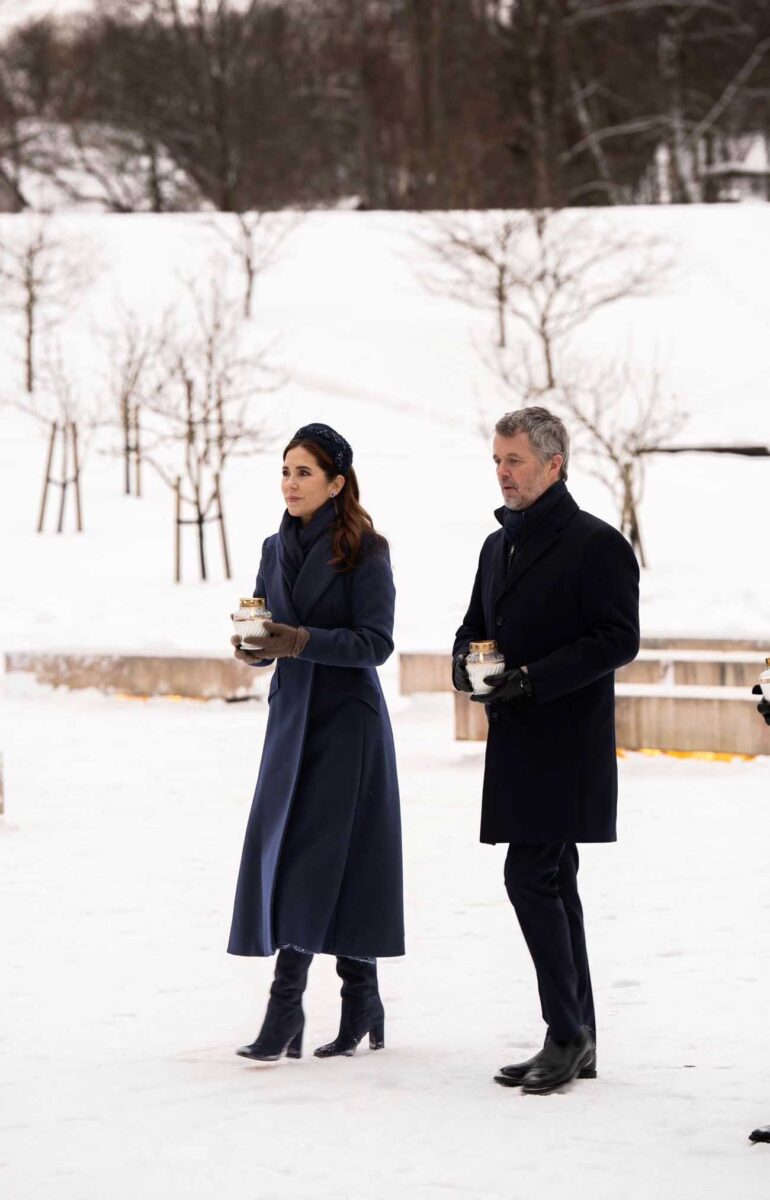 Le roi Frederik X et la reine Mary visitent le Mémorial aux victimes du ...