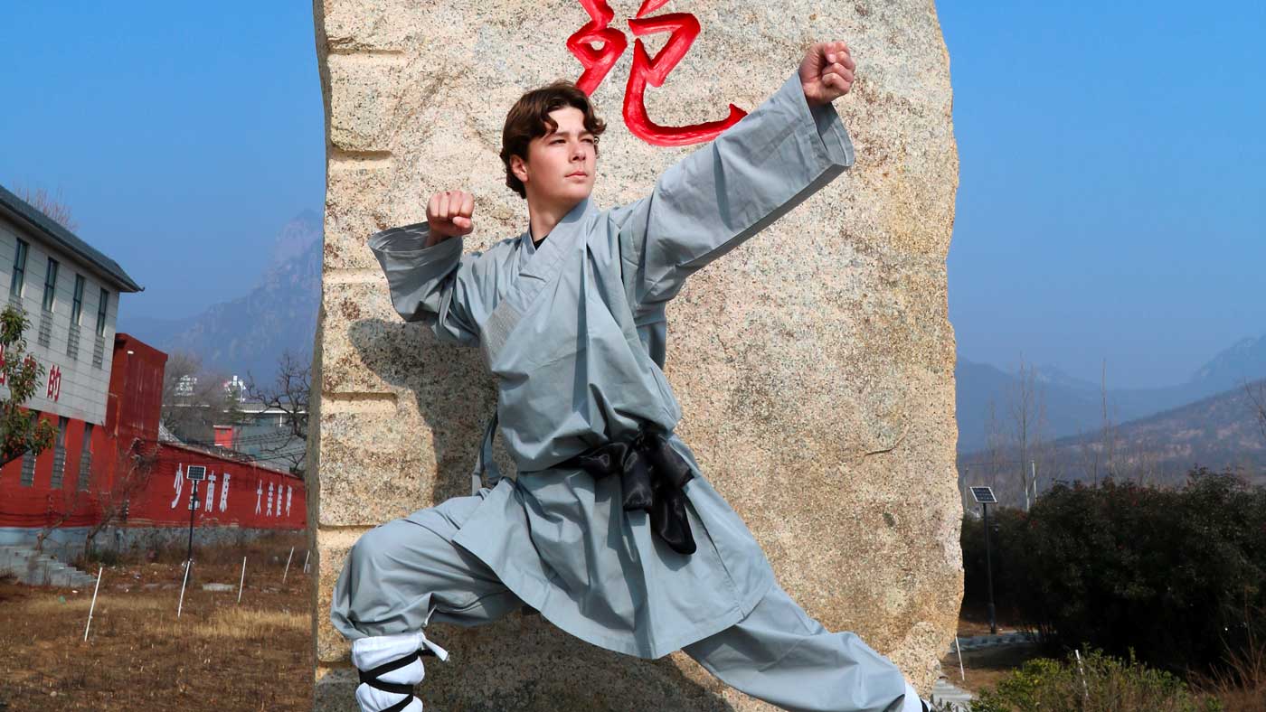 L'entraînement intensif du prince Siméon de Bulgarie au kung-fu parmi ...