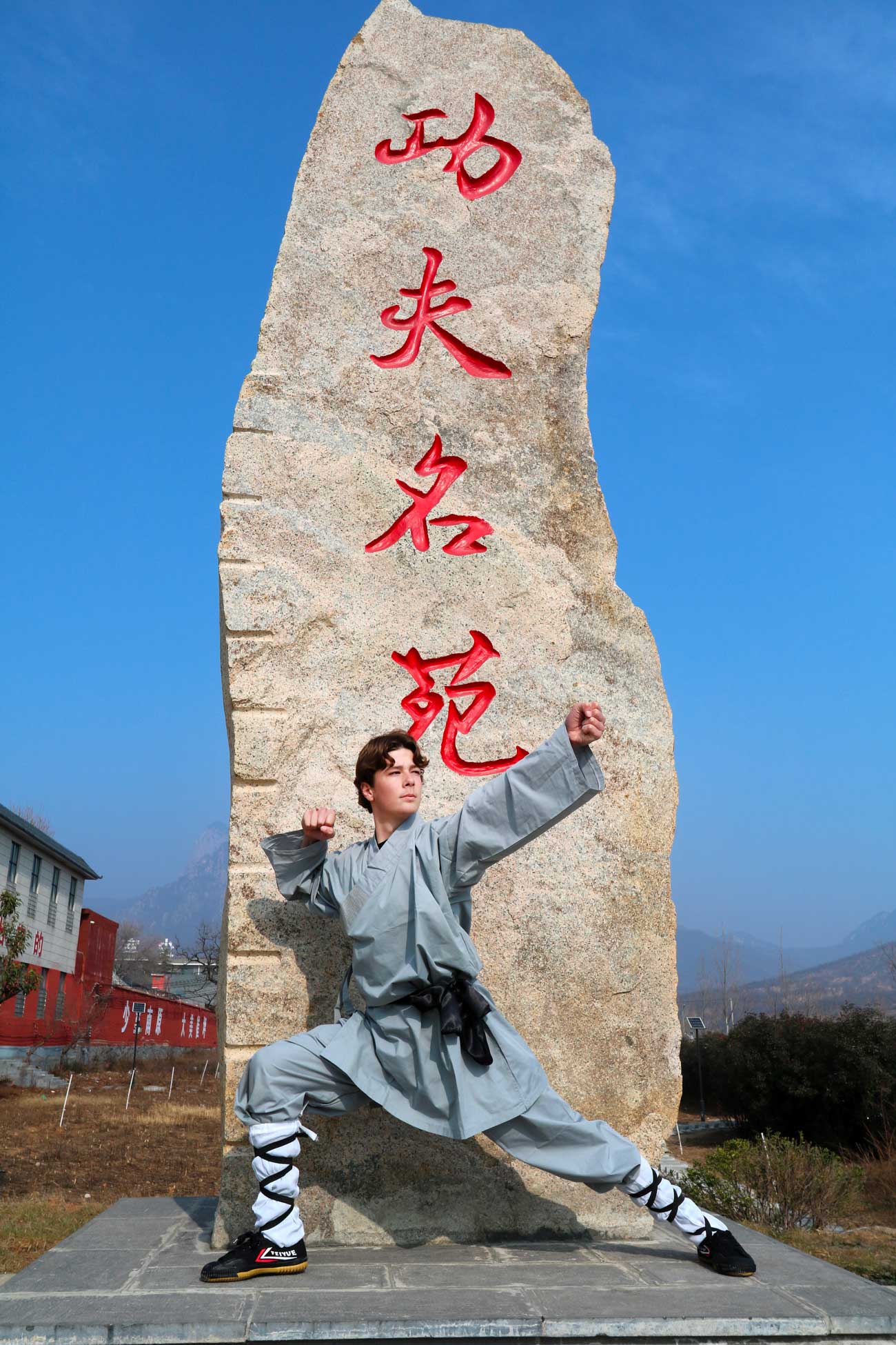 L'entraînement intensif du prince Siméon de Bulgarie au kung-fu parmi ...