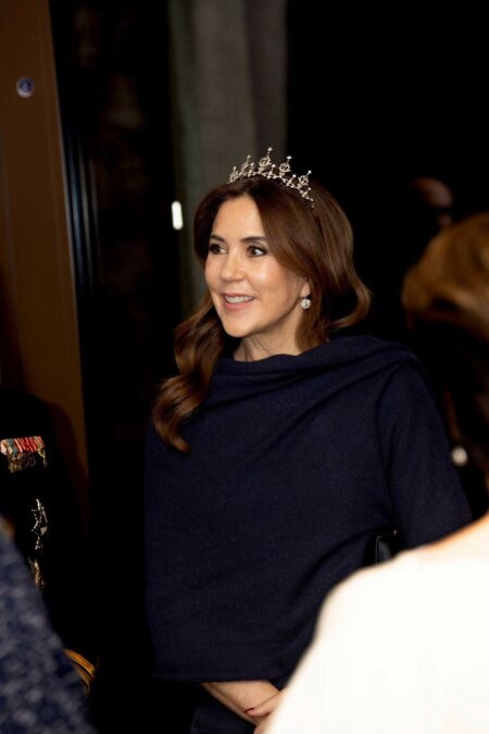 La reine Mary porte son diadème de mariage et le roi Frederik le ...