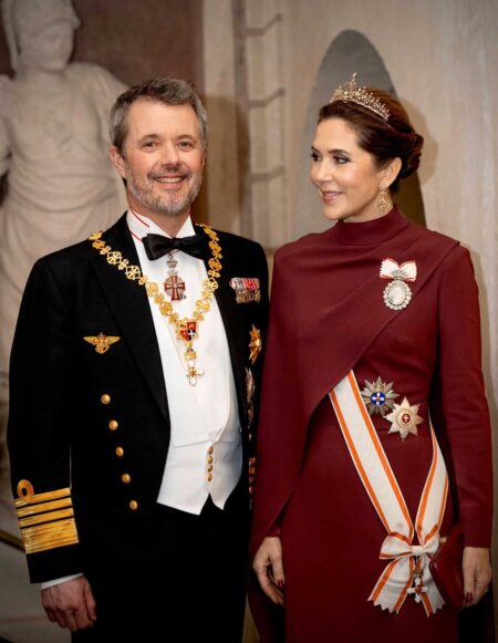 Le roi Frederik X porte la chaîne d'or de l'ordre de Vytautas le Grand ...