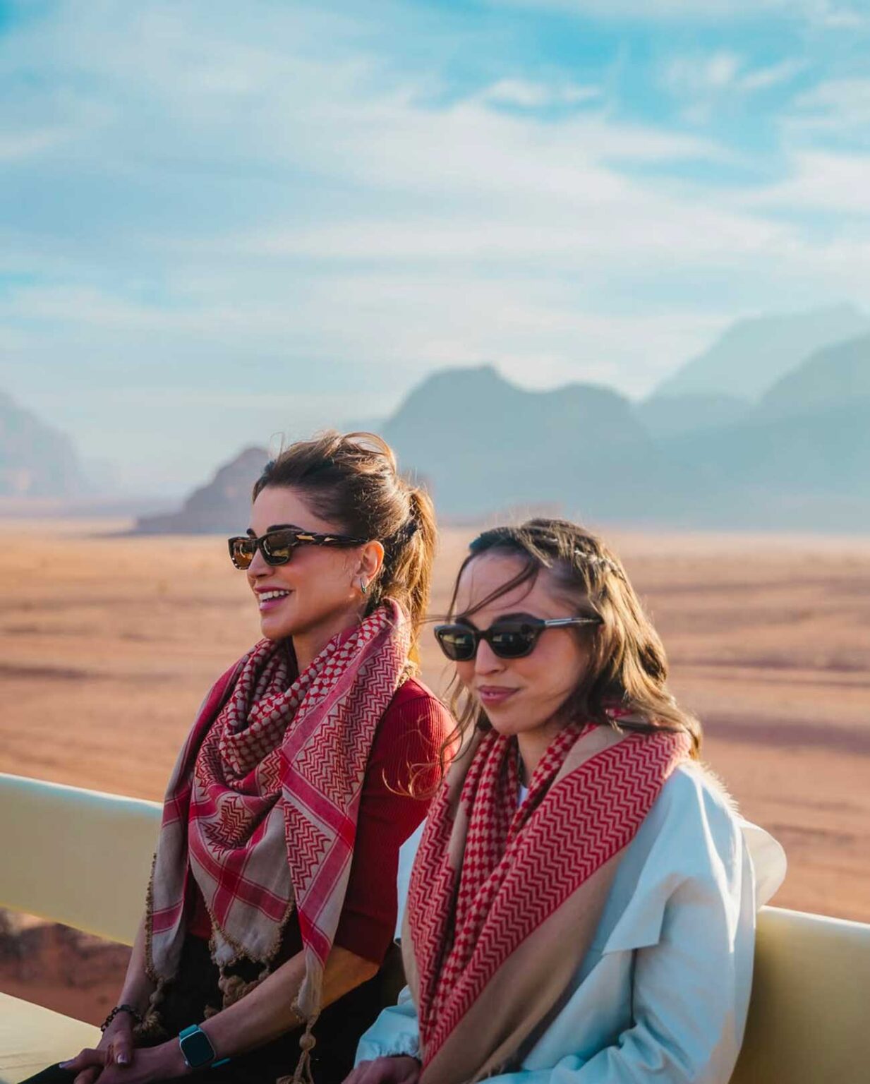 La reine Rania et la princesse Salma dans les canyons de Wadi Rum ...