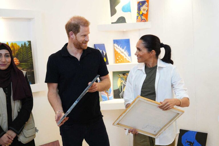 Le prince Harry et Meghan visitent le plus grand camp de réfugiés ...