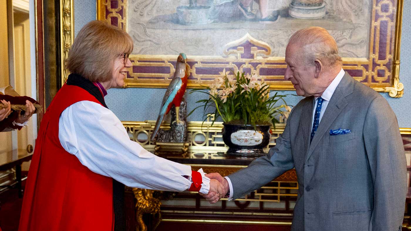 La nouvelle archevêque de Canterbury prête allégeance au roi Charles III