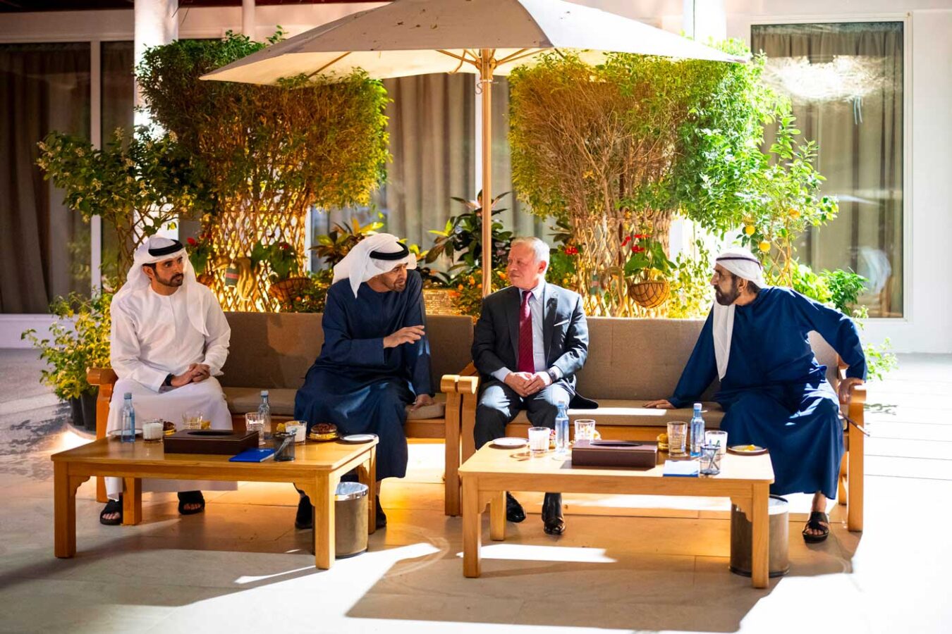 Der König von Jordanien besucht den König von Bahrain sowie die Emire ...