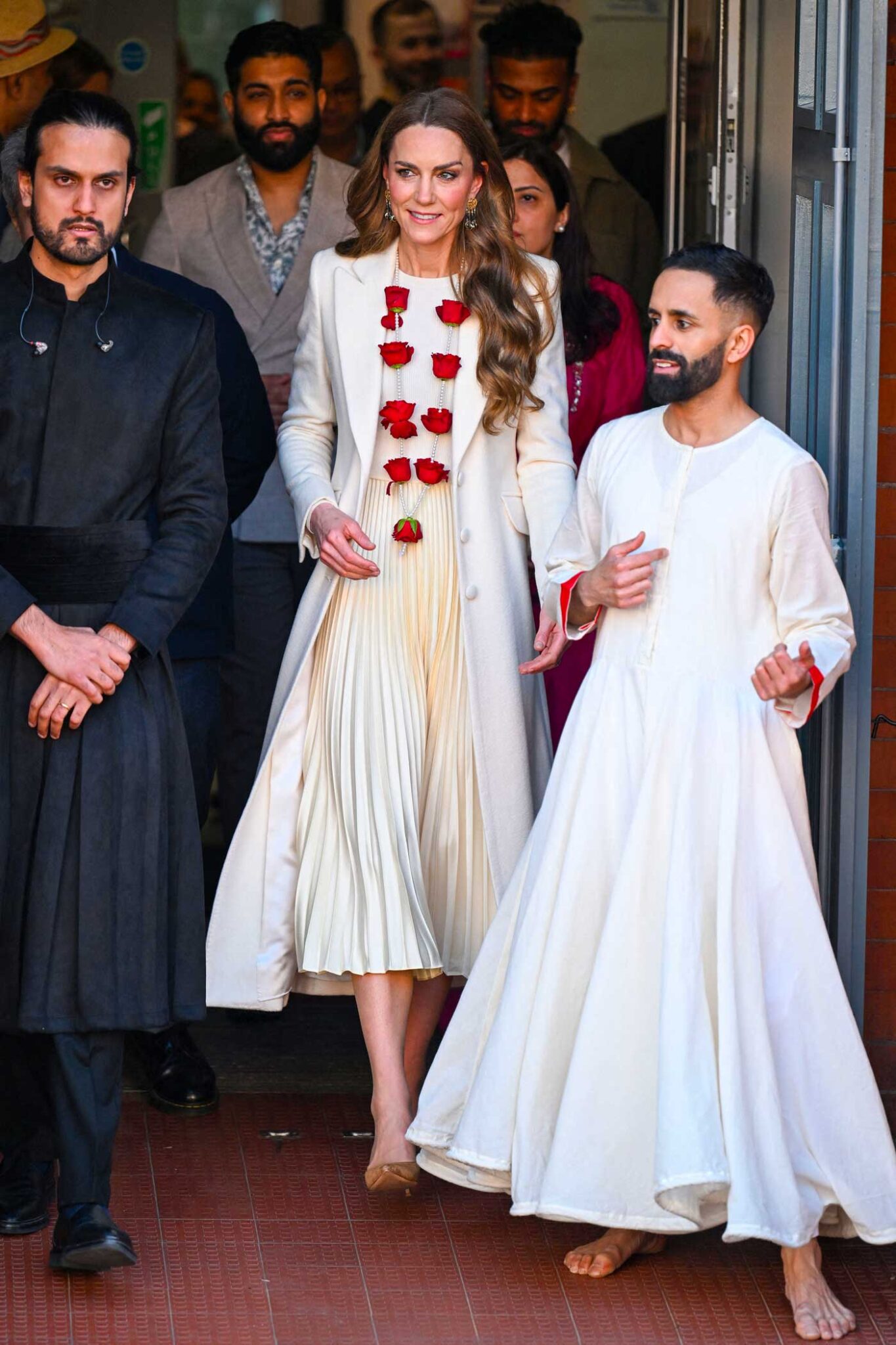 Avec un collier de véritables roses, la princesse de Galles célèbre ...