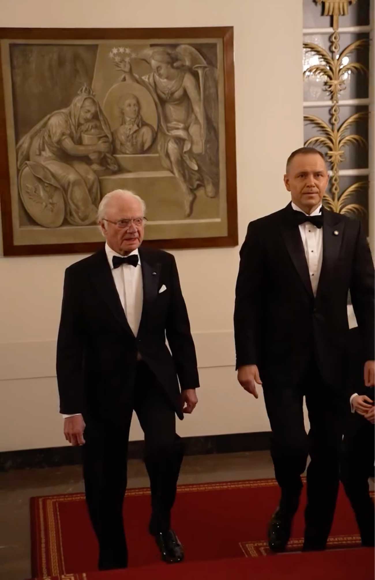 Le roi Carl XVI Gustaf et la reine Silvia avec sa parure de topaze rose ...