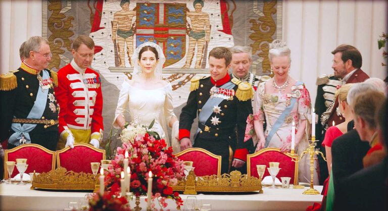 La reine Mary annonce le décès de son père bien aimé