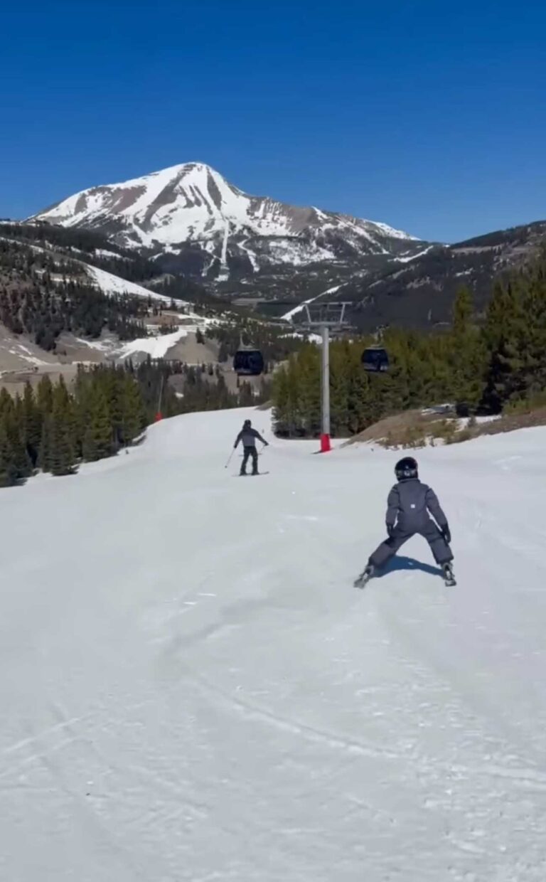 Le prince Harry au ski avec le prince Archie et Justin Trudeau