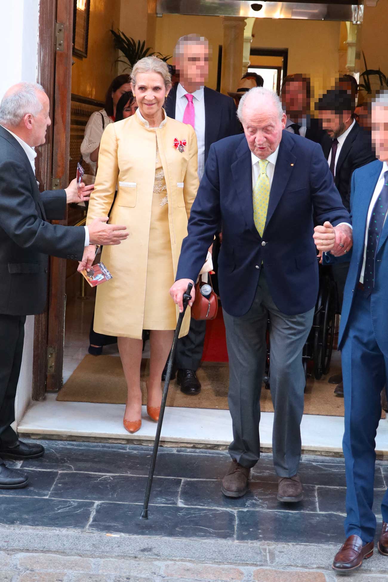 Le roi Juan Carlos de retour dans les arènes de Séville avec sa fille ...