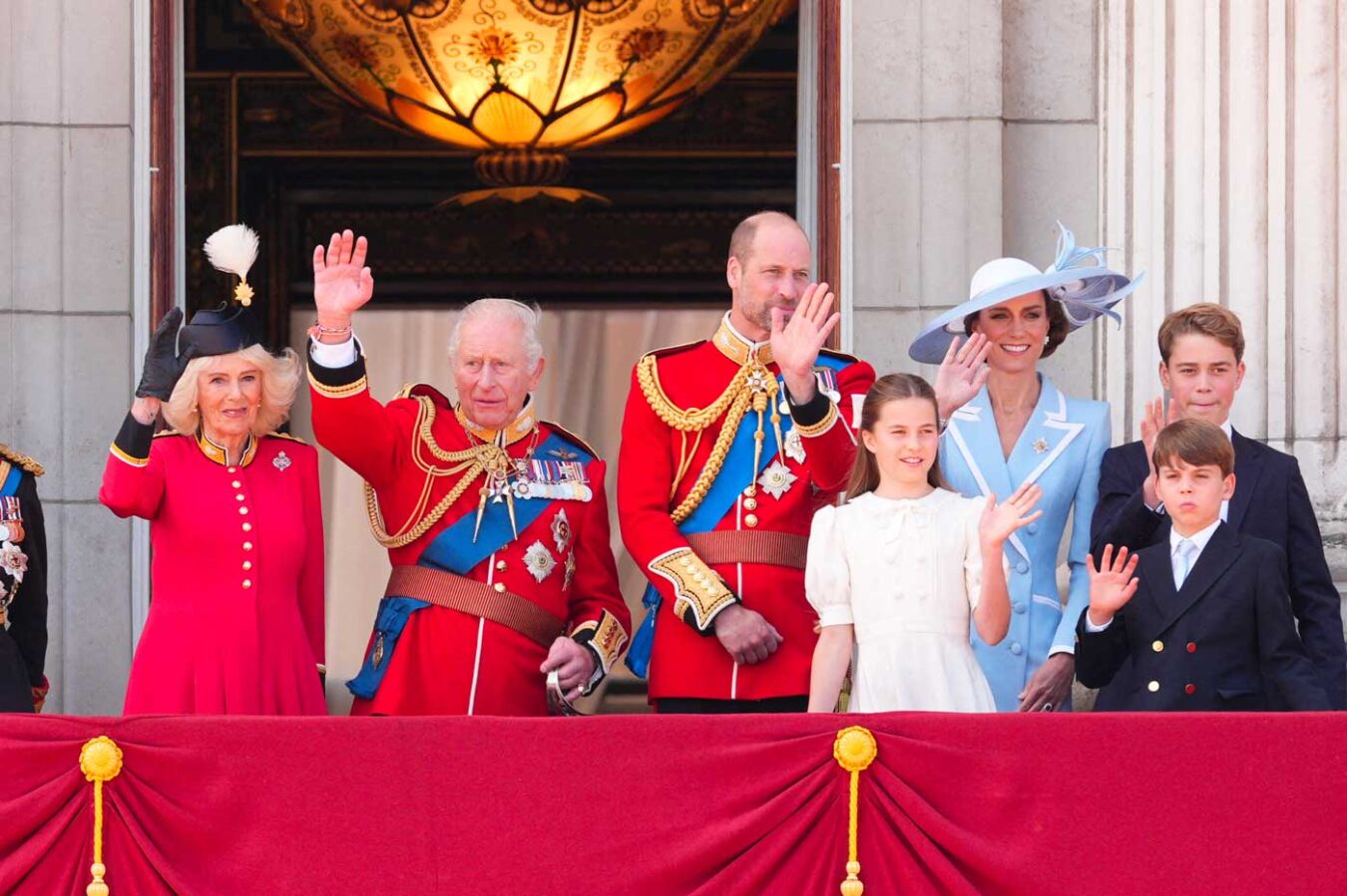 La famille royale britannique célèbre l'anniversaire public du roi ...