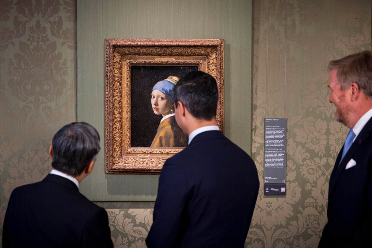 L'empereur Naruhito face à « La Jeune Fille à la perle » avant son ...