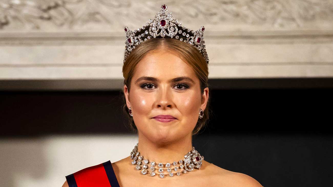 La princesse Amalia porte le diadème Mellerio de rubis et le grand ...